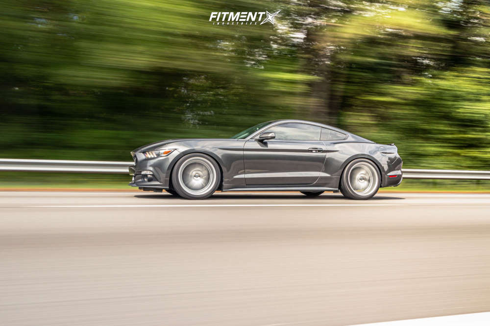 2016 Ford Mustang GT with 20x10 Rosso Reactiv and Lexani 285x35 on ...