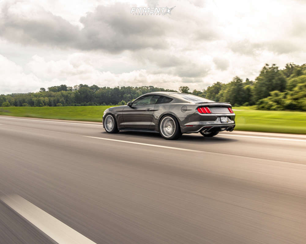 2016 Ford Mustang GT with 20x10 Rosso Reactiv and Lexani 285x35 on ...