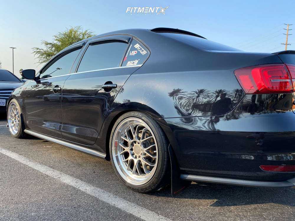 2016 Volkswagen Jetta GLI SE with 18x8.5 F1R F21 and Federal 225x40 on ...