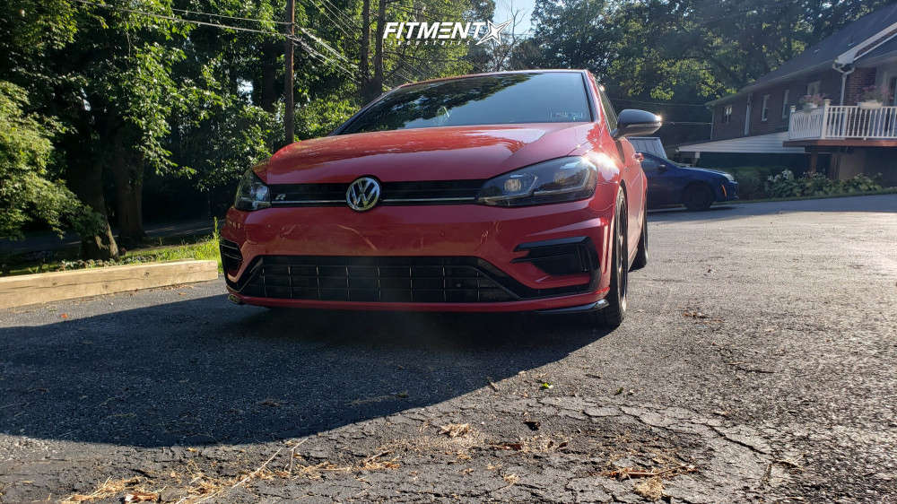 2018 Volkswagen Golf R Base with 18x8.5 Konig Hypergram and Hankook ...