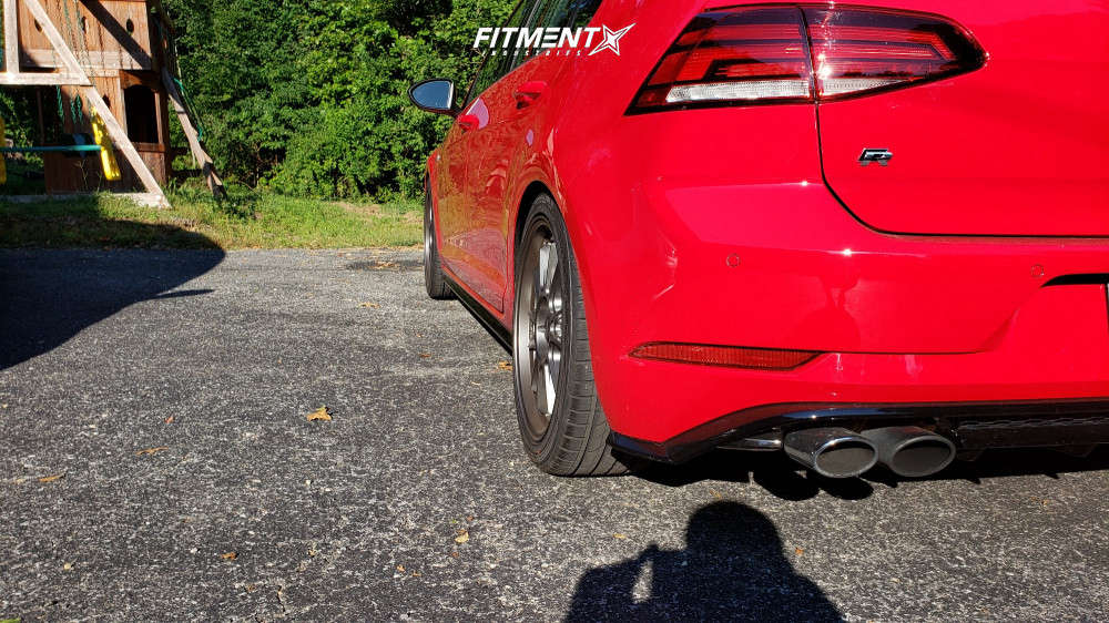 2018 Volkswagen Golf R Base with 18x8.5 Konig Hypergram and Hankook ...