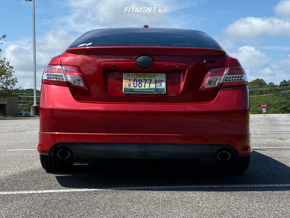 2011 Toyota Camry SE 4dr Sedan (2.5L 4cyl 6A) with 18x9.5 Aodhan Ah09 ...