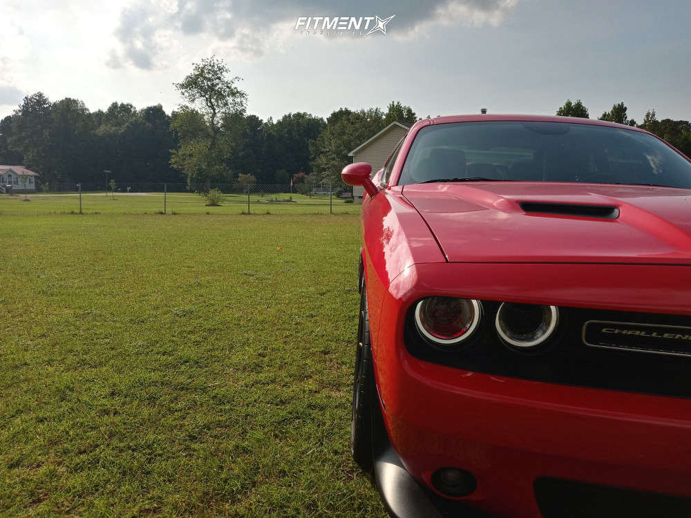 2018 Dodge Challenger R/T 392 with 20x9 Ferrada FR4 and Atturo 275x40 ...