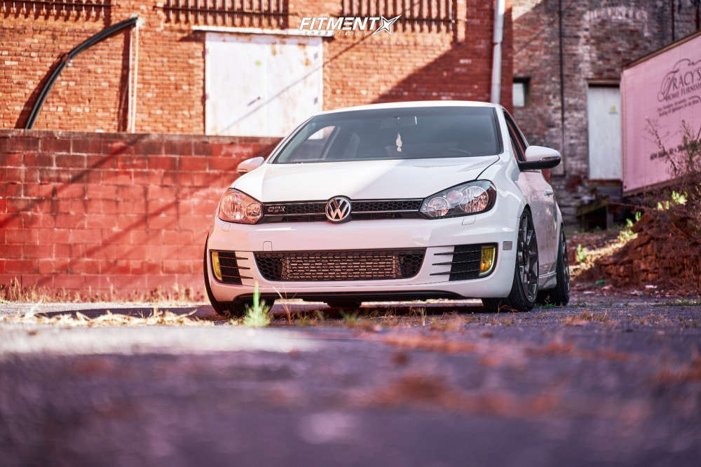 2011 Volkswagen GTI Base with 18x8.5 Rotiform Cvt and Hankook 225x40 on ...