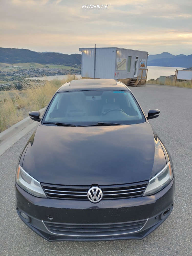 2013 Volkswagen Jetta TDI Premium with 18x8.5 Rotiform Las-r and Nitto ...