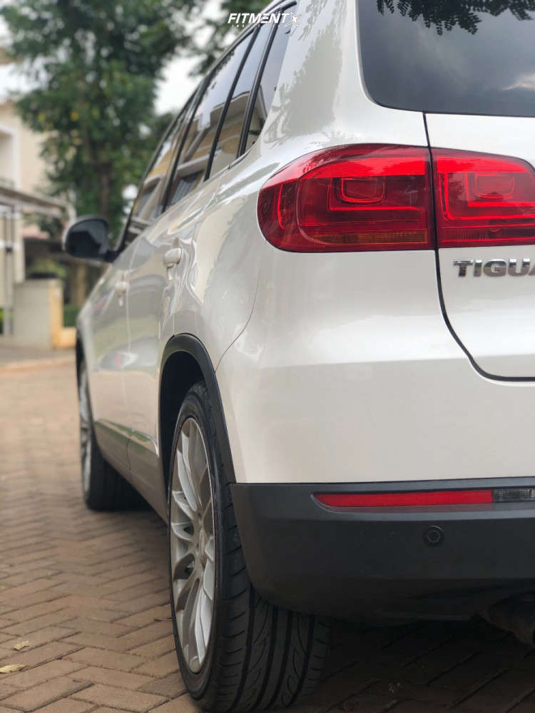 2014 Volkswagen Tiguan Highline with 19x8 Monza Euro Mesh and Yokohama ...