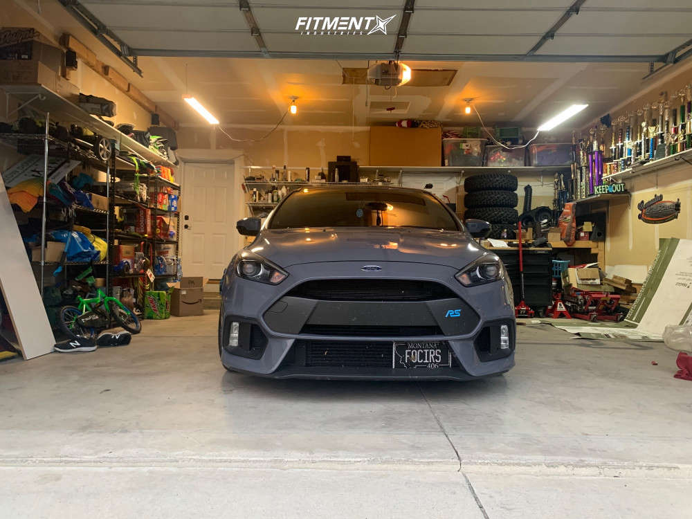 2017 Ford Focus RS with 19x9 Fifteen52 Holeshot and Michelin 235x35 on ...