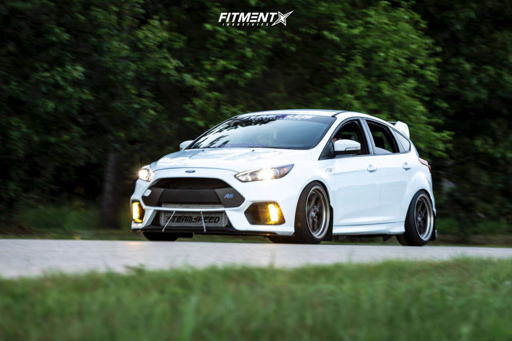 2016 Ford Focus RS with 18x9.5 ESR Cs2 and Nitto 235x40 on Air ...
