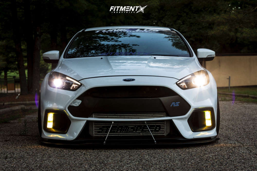 2016 Ford Focus RS with 18x9.5 ESR Cs2 and Nitto 235x40 on Air ...