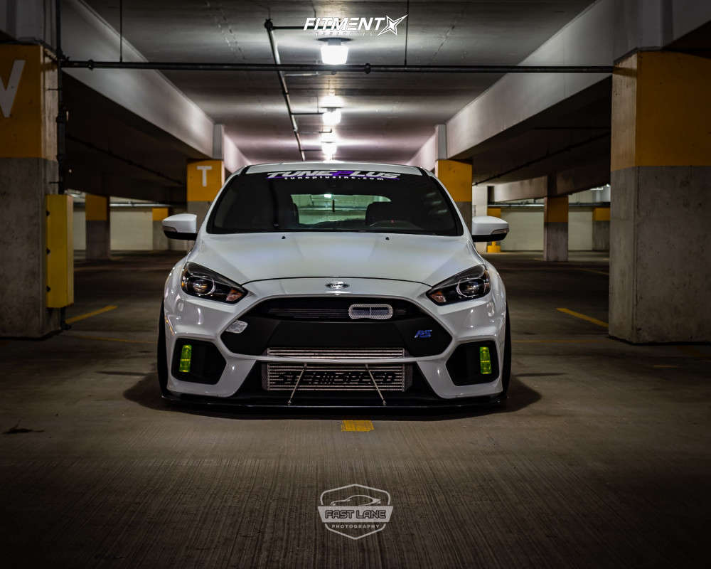 2016 Ford Focus RS with 18x9.5 ESR Cs2 and Nitto 235x40 on Air ...