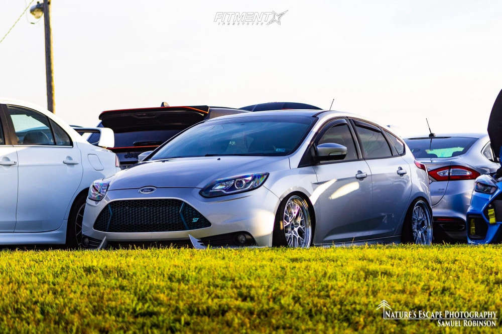 2014 Ford Focus ST with 18x8.5 ESR Cs11 and Nitto 215x30 on Coilovers ...