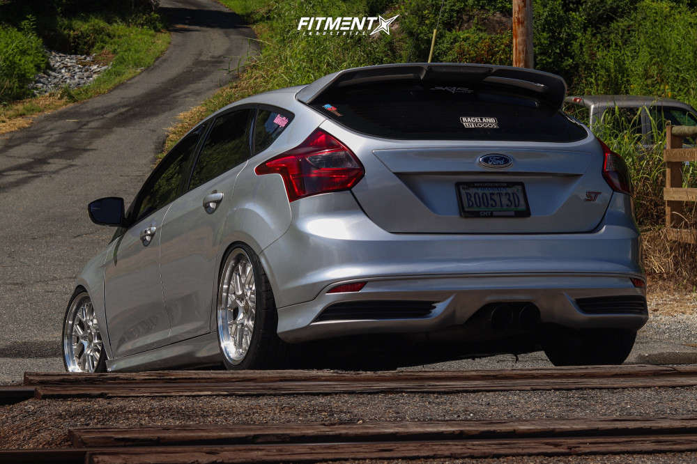 2014 Ford Focus ST with 18x8.5 ESR Cs11 and Nitto 215x30 on Coilovers | 1267989 | Fitment Industries