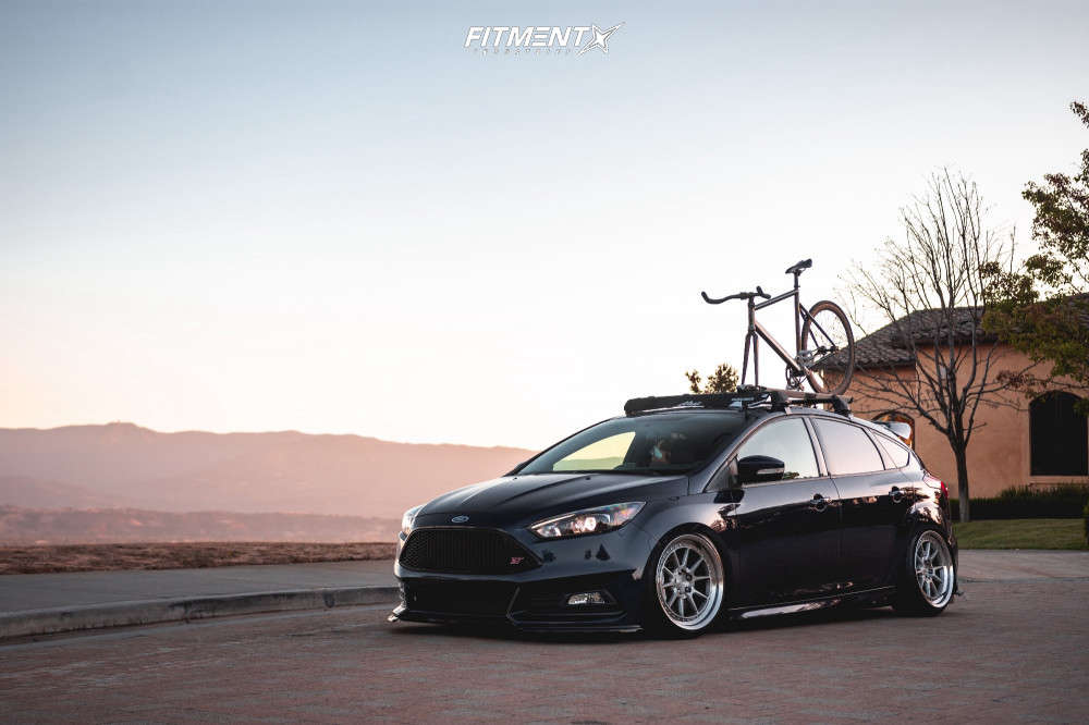 2017 Ford Focus ST with 18x9.5 BC Forged LE10 and Federal 225x35 on Air Suspension | 1268022 ...