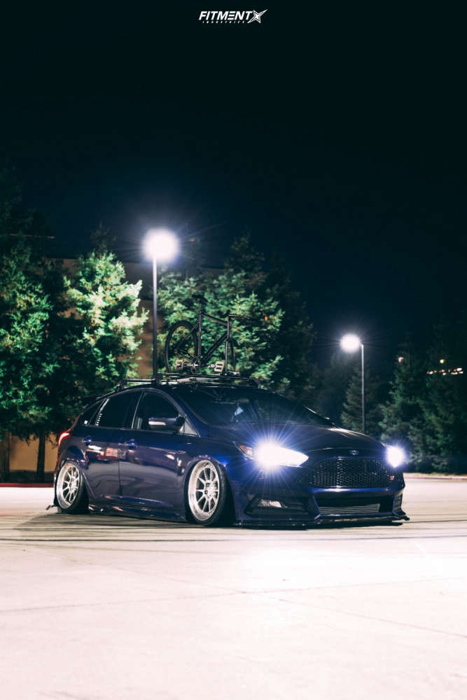 2017 Ford Focus ST with 18x9.5 BC Forged LE10 and Federal 225x35 on Air ...