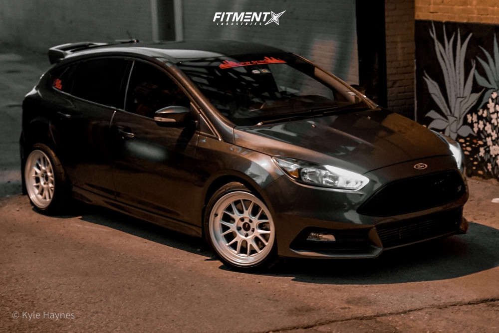 2017 Ford Focus ST with 18x9.5 Ambit Re83 and Firestone 255x35 on Stock ...