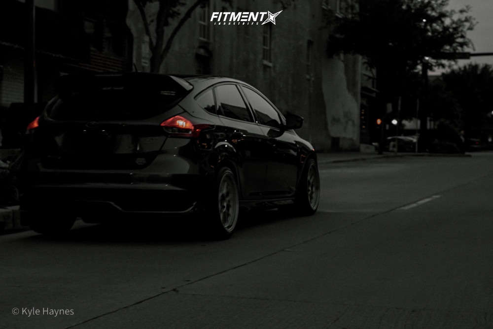 2017 Ford Focus ST with 18x9.5 Ambit Re83 and Firestone 255x35 on Stock ...