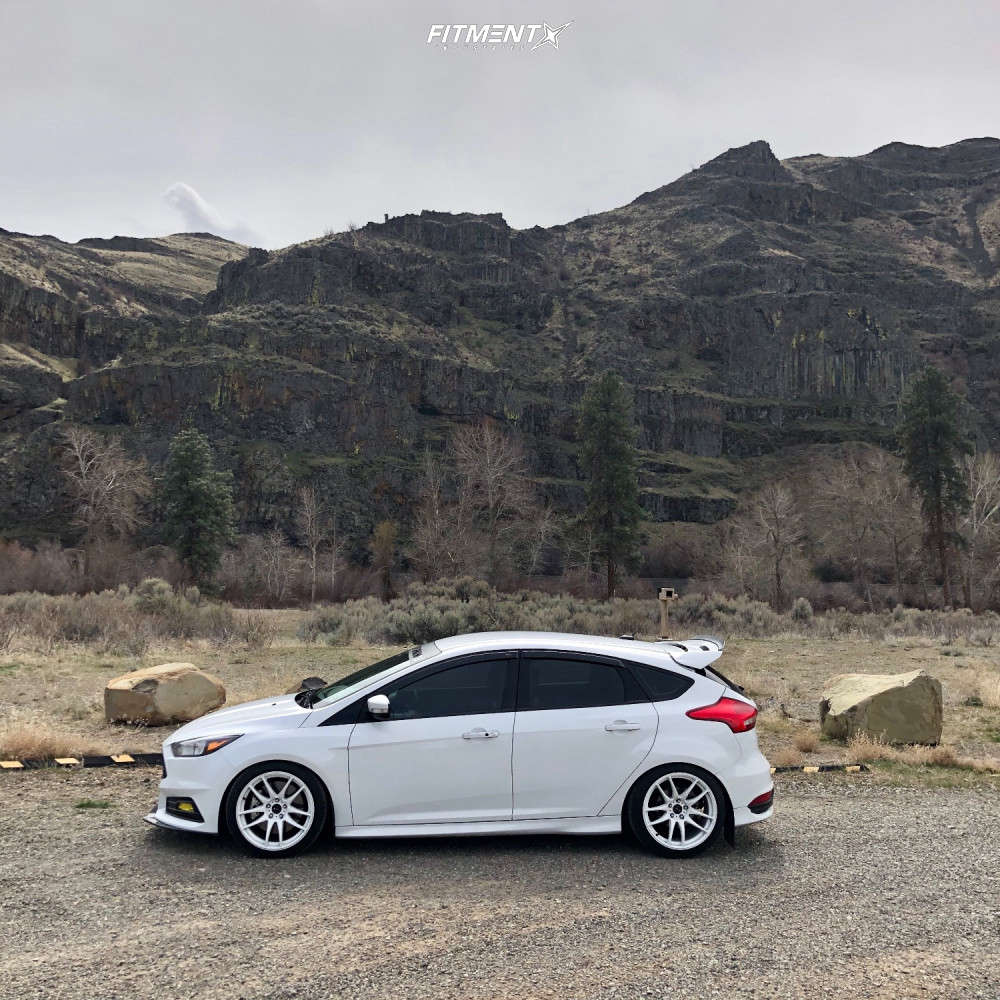 2018 Ford ST Base with 18x9.5 Vors Tr4 and Pirelli 235x40 on Coilovers ...