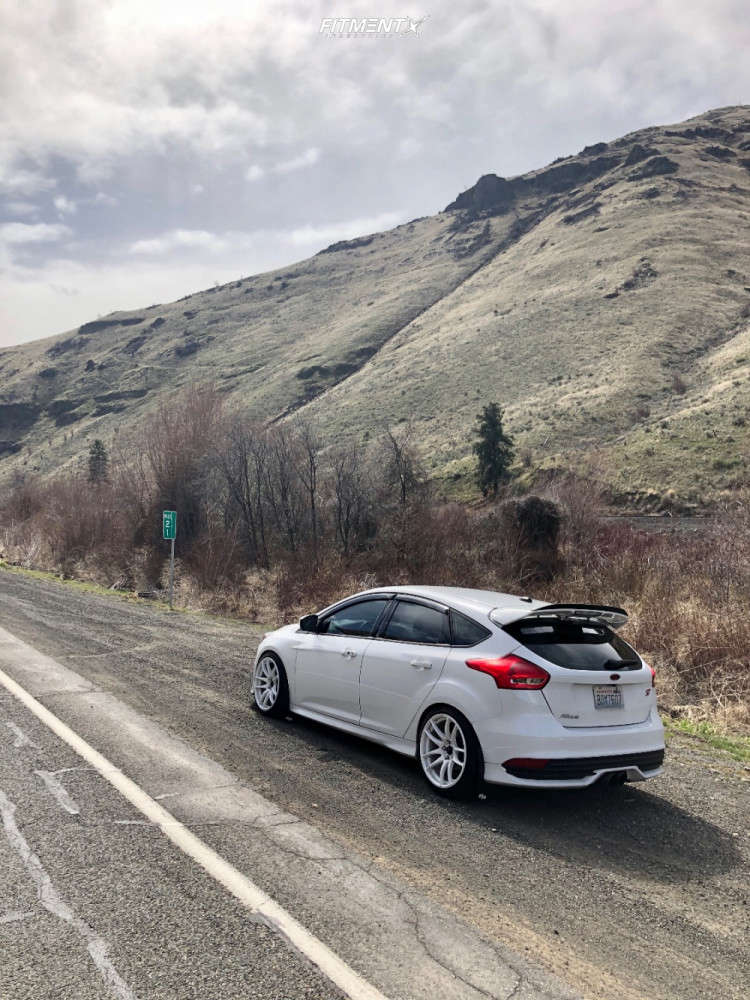2018 Ford ST Base with 18x9.5 Vors Tr4 and Pirelli 235x40 on Coilovers ...