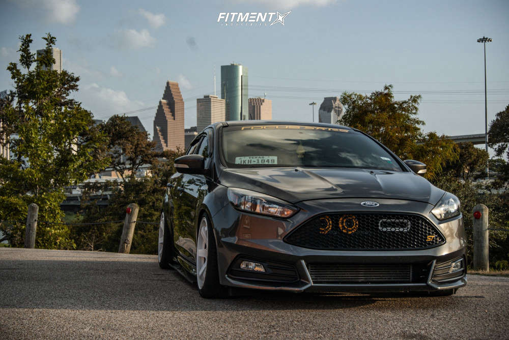 2017 Ford Focus ST with 18x8.5 MST Mt01 and Federal 235x40 on Coilovers ...