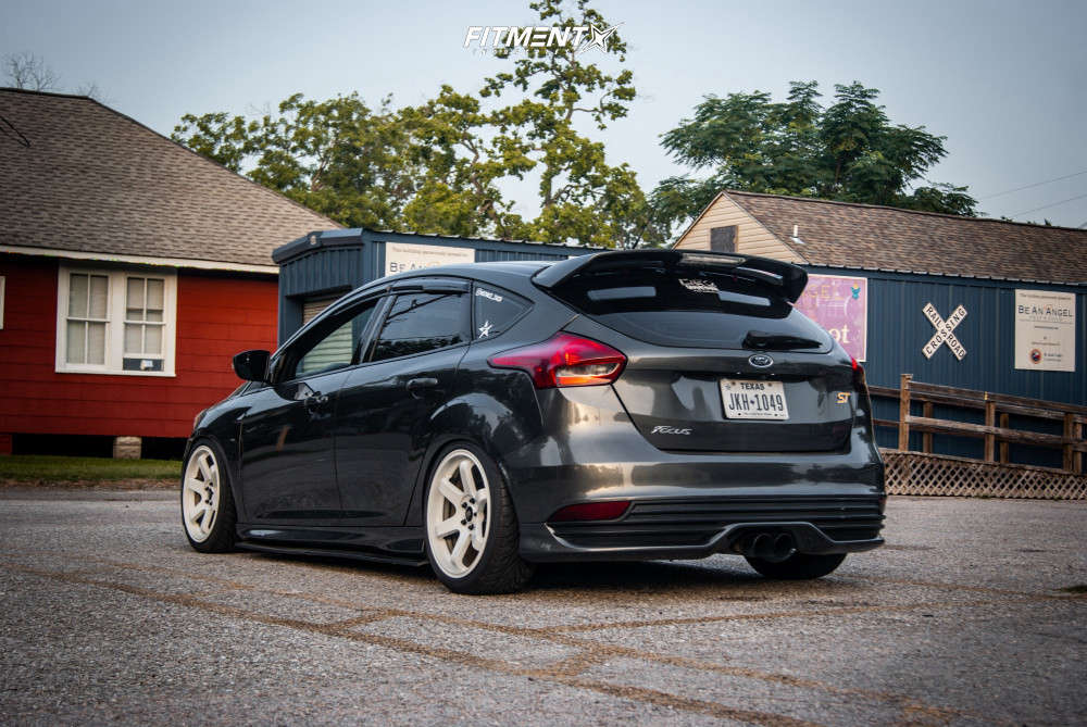 2017 Ford Focus ST with 18x8.5 MST Mt01 and Federal 235x40 on Coilovers ...
