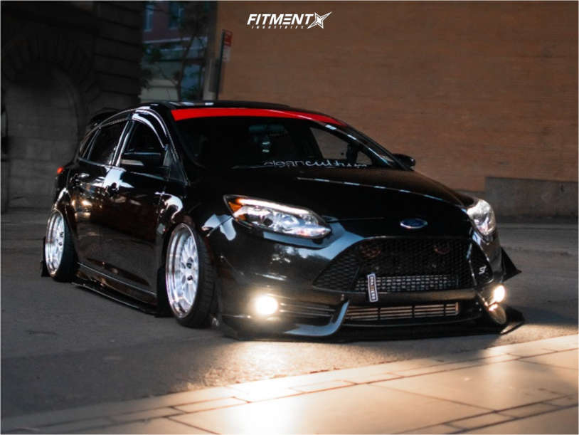 2013 Ford Focus ST with 18x9.5 ESR Sr01 and Achilles 225x35 on Air ...