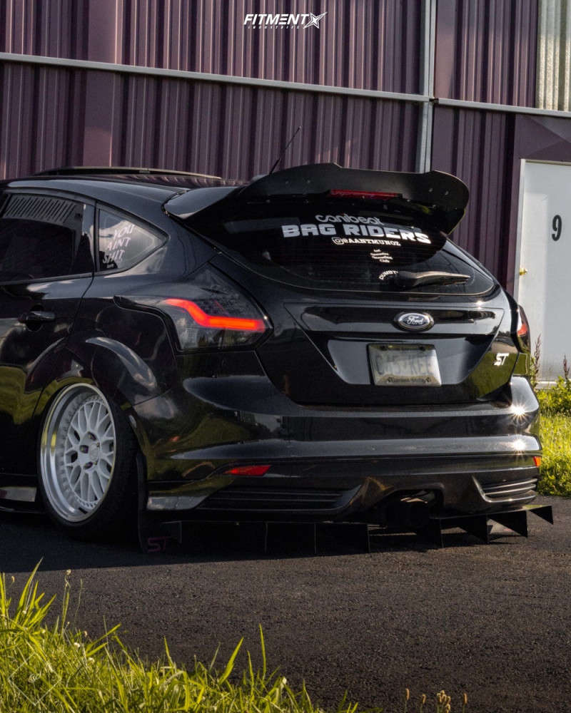 2013 Ford Focus ST with 18x9.5 ESR Sr01 and Achilles 225x35 on Air ...