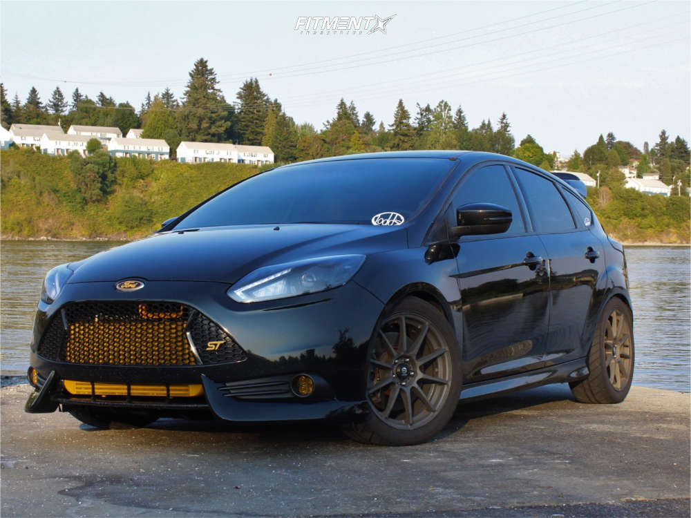 2014 Ford Focus ST with 18x8 Sparco Assetto Gara and Hankook 245x40 on Lowering Springs ...