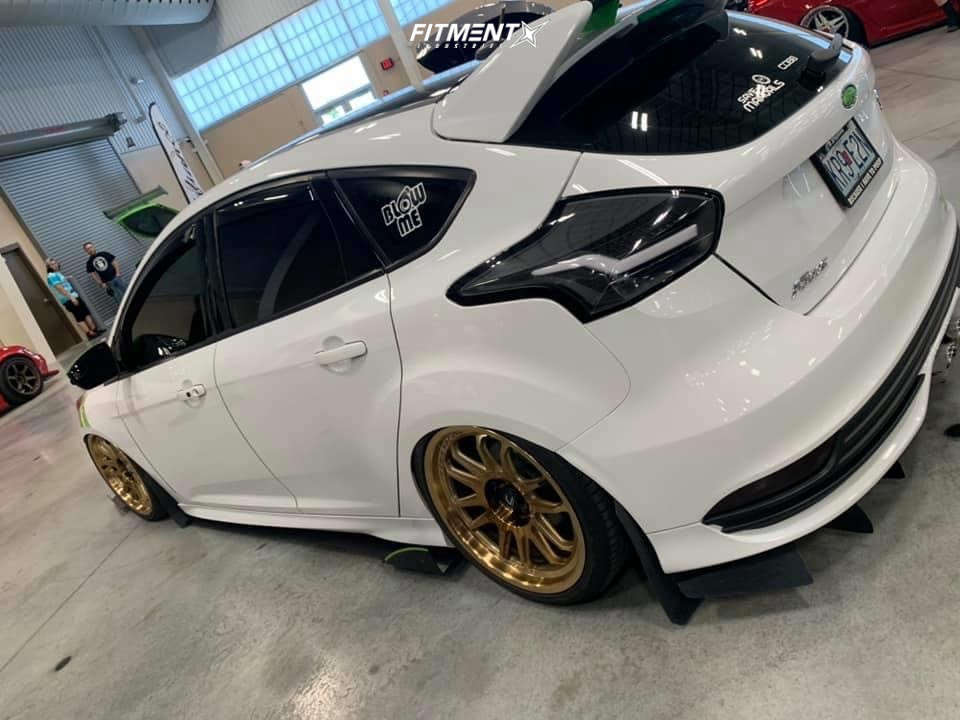 2018 Ford Focus ST with 18x9 Cosmis Racing XT-206R and Firestone 225x40 ...