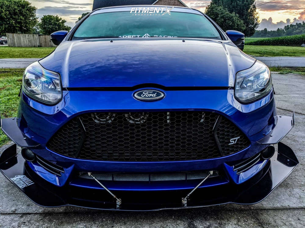 2014 Ford Focus ST with 18x8.5 Niche Misano and Achilles 245x40 on ...