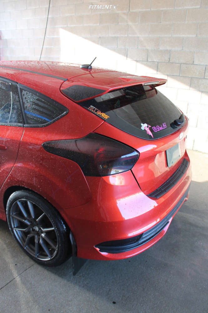 2018 Ford Focus ST with 18x9.5 Option Lab R716 and Continental 245x40 ...