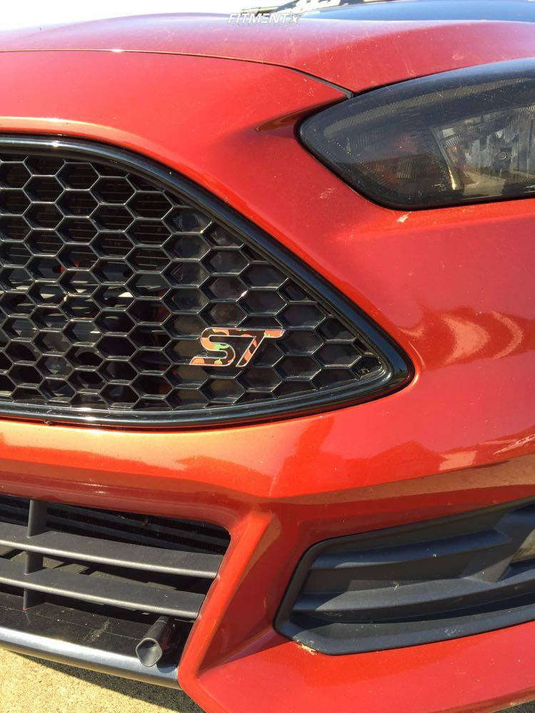 2018 Ford Focus ST with 18x9.5 Option Lab R716 and Continental 245x40 ...