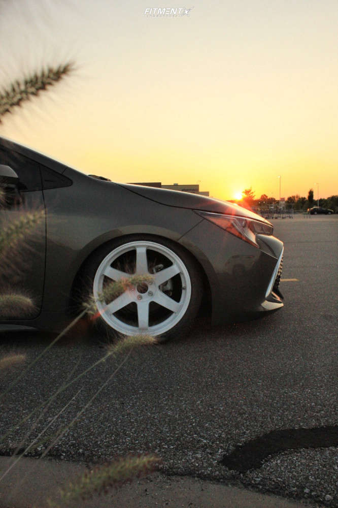 2019 Toyota Corolla XSE with 18x8.5 JNC JNC014 and Barum 225x35 on ...