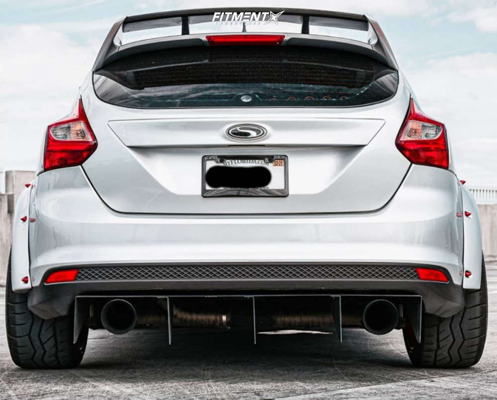 2013 Ford Focus ST with 18x10.5 Motegi Forged Mr400 and Falken 265x35 ...