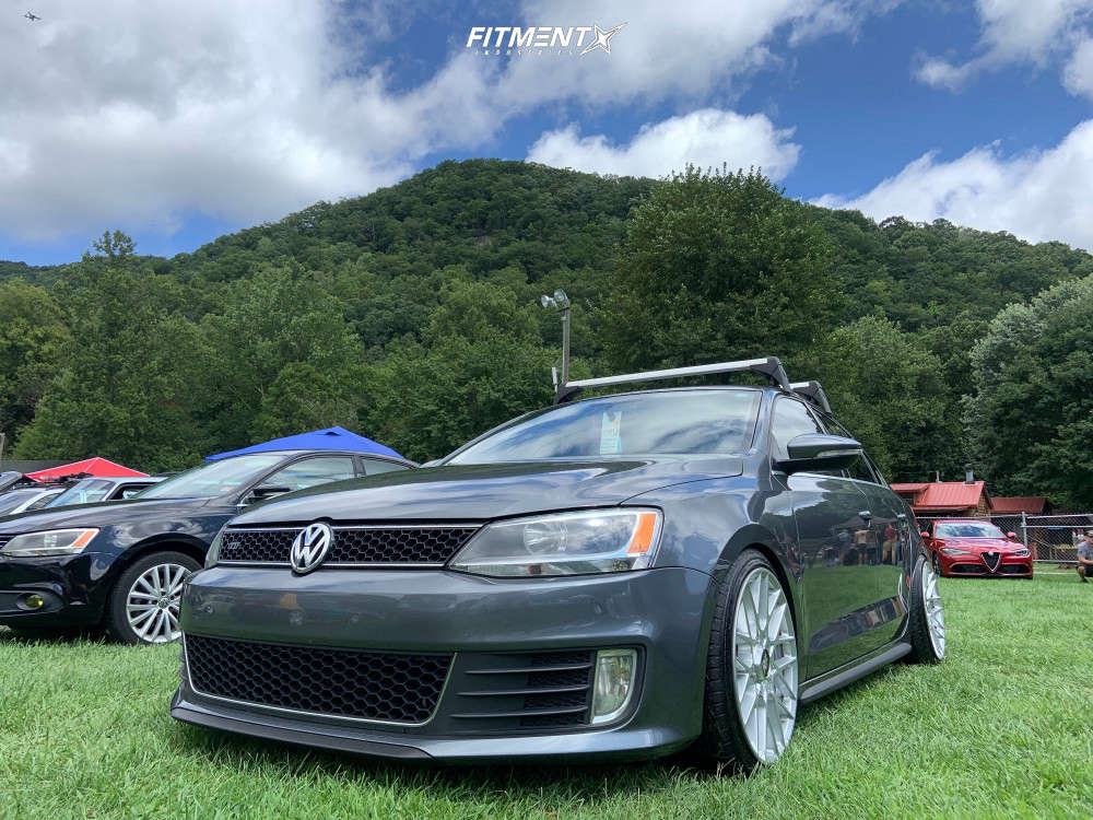 2012 Volkswagen Jetta GLI with 18x8.5 Rotiform Rse and Achilles 215x40 ...
