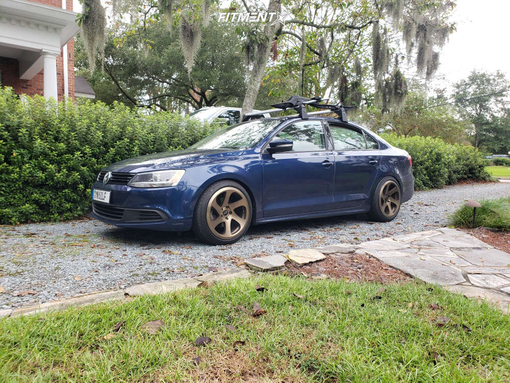 2014 Volkswagen Jetta SE with 18x8.5 Jnc Jnc032 and Bridgestone 225x40 ...