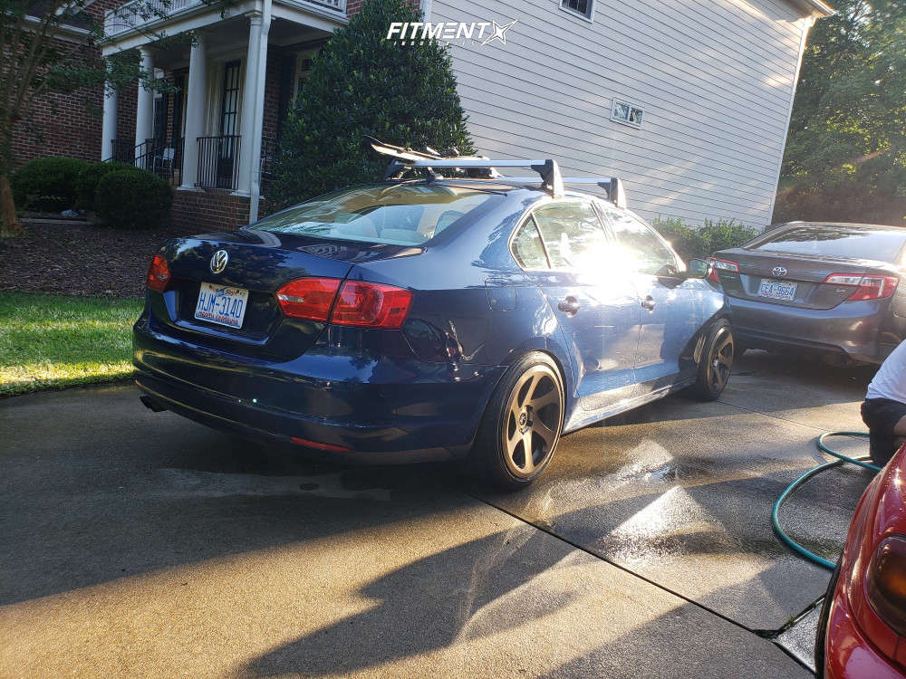 2014 Volkswagen Jetta SE with 18x8.5 Jnc Jnc032 and Bridgestone 225x40 ...