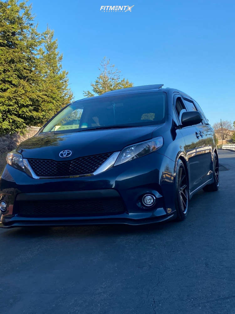 Toyota Sienna 2011 Tire Size