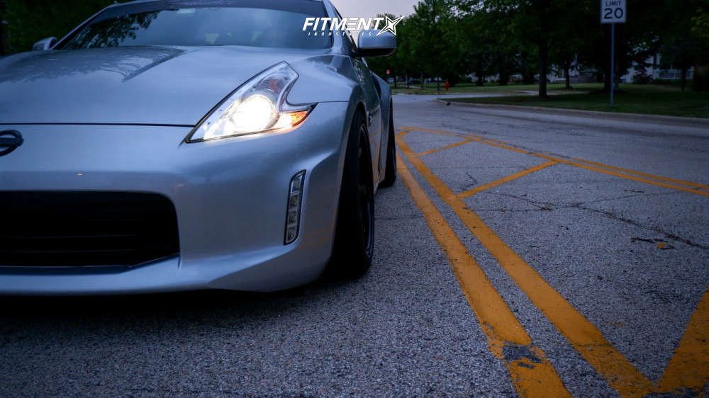2017 Nissan 370Z Base with 18x10.5 ESR Sr07 and Federal 275x35 on ...