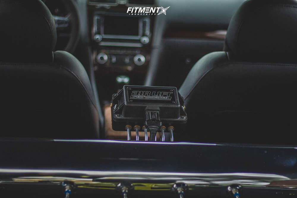 2010 Volkswagen Golf TDI with 18x10.5 Rennen International R55 and ...