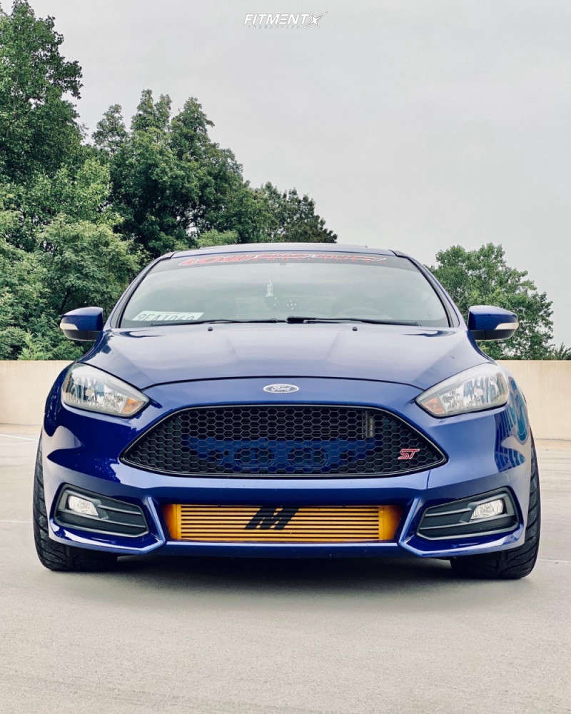 2015 Ford Focus ST with 19x9.5 RTR Tech 7 and Federal 275x35 on ...