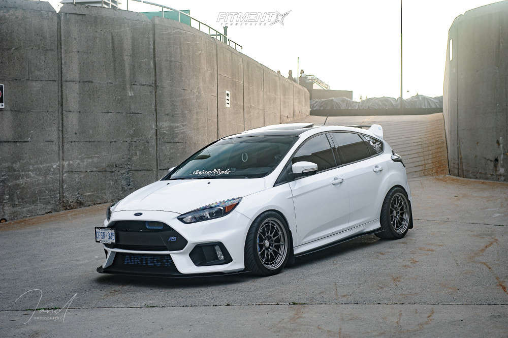 2017 Ford Focus RS with 18x9.5 Enkei Nt03m and Sailun 265x35 on Air ...