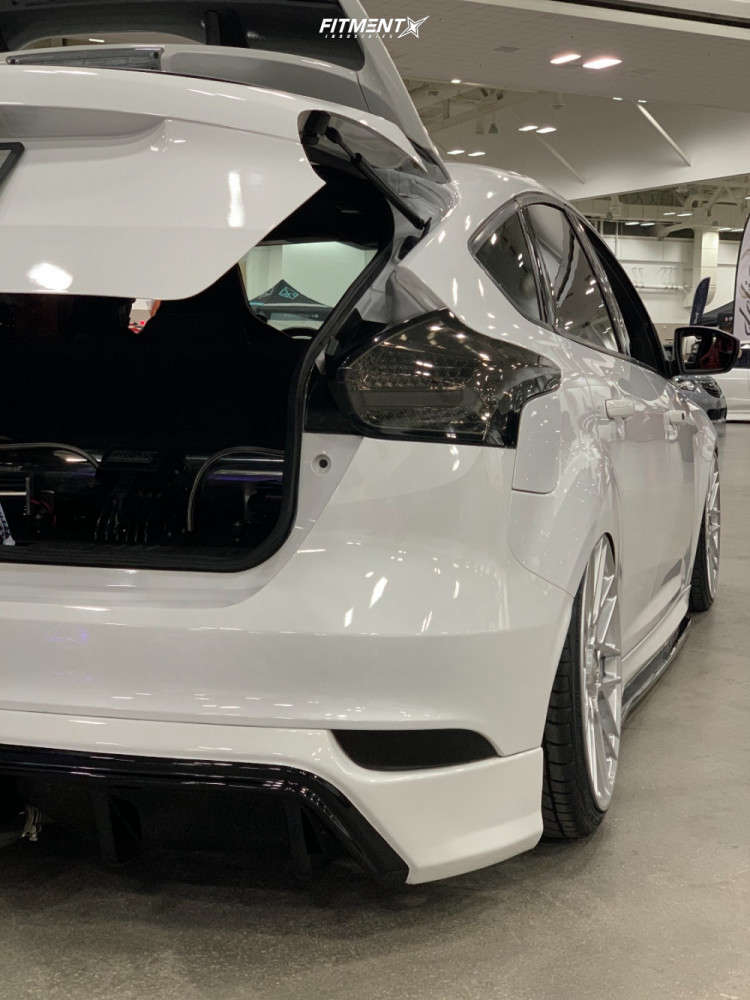 2018 Ford Focus ST with 19x8.5 Rotiform Rse and Achilles 225x35 on Air ...