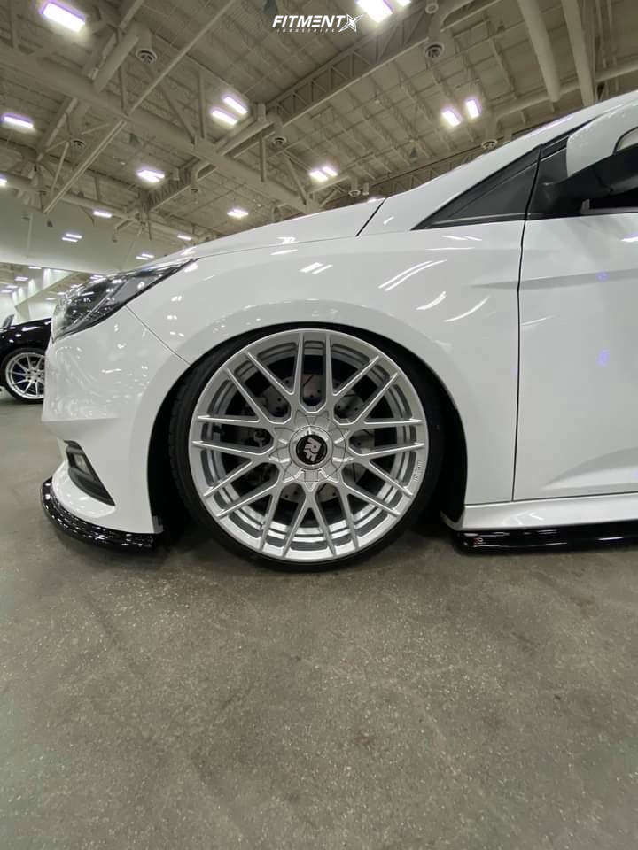 2018 Ford Focus ST with 19x8.5 Rotiform Rse and Achilles 225x35 on Air ...