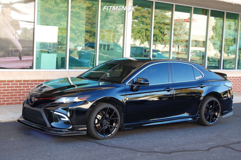 2020 Toyota Camry SE with 19x8.5 Rotiform Kps and Toyo Tires 235x35 on ...