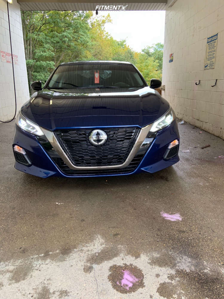 2020 Nissan Altima SR with 19x8 Touren Tr76 and Hankook 235x40 on Stock ...