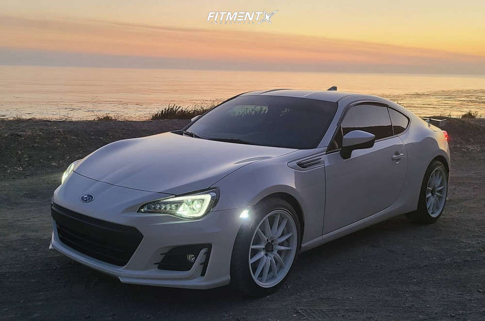 Cosmis Racing R1 18x8.5 35 White | R1-1885-35-5X114.3-W | Fitment ...