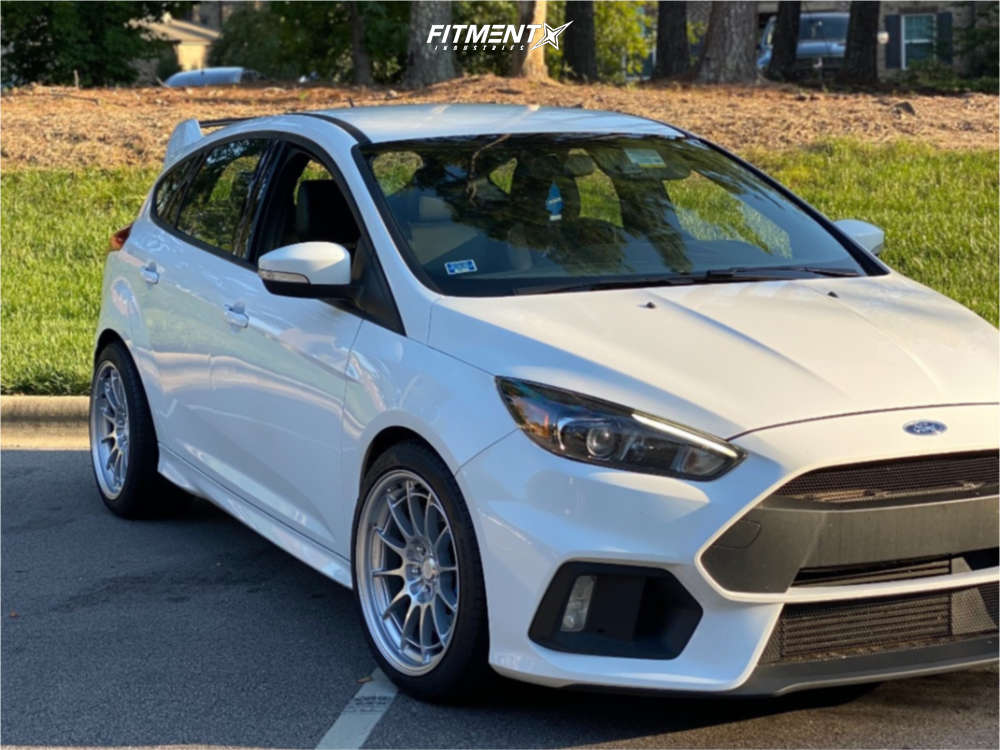 2017 Ford Focus RS with 18x9.5 Enkei Nt03m and Pirelli 265x35 on Stock ...