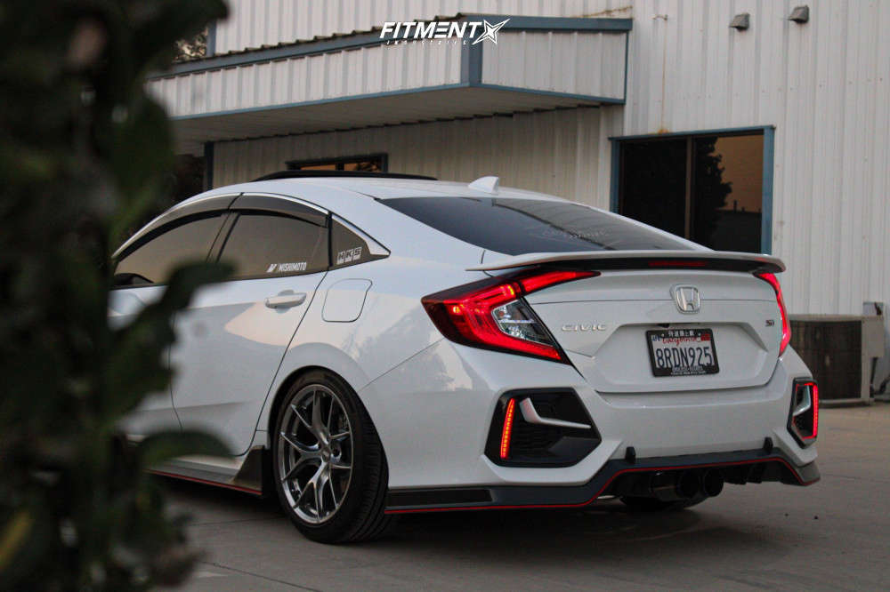 2020 Honda Civic Si with 18x8.5 ESR Rf2 and Goodyear 235x40 on Lowering ...