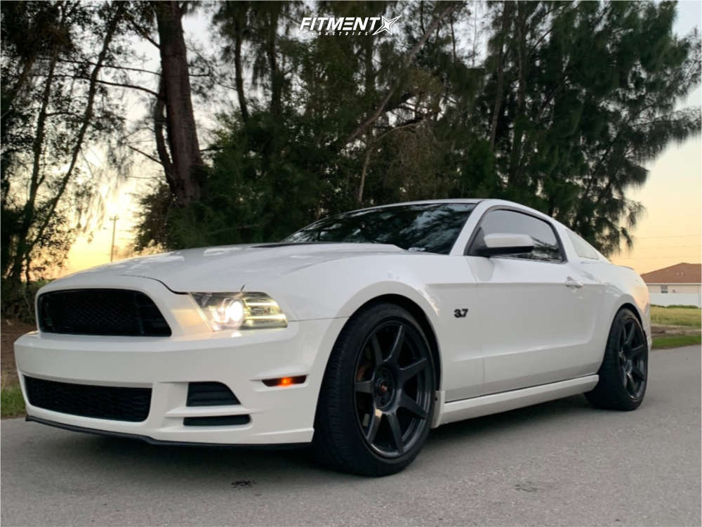 2013 Ford Mustang Base with 19x10 SVE R350 and Michelin 265x40 on ...