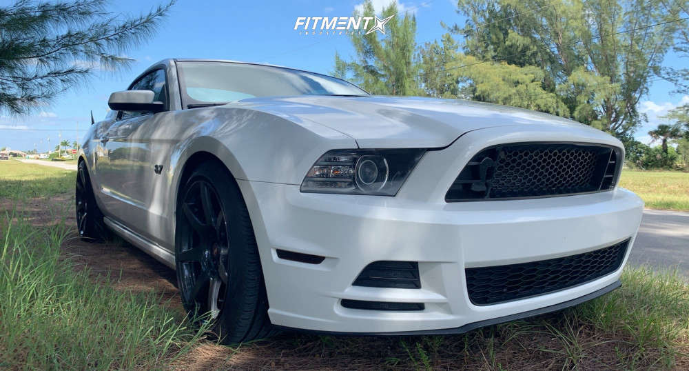 2013 Ford Mustang Base with 19x10 SVE R350 and Michelin 265x40 on ...